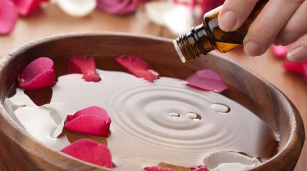 The Many Benefits of Rose Water – Reshma Beauty®